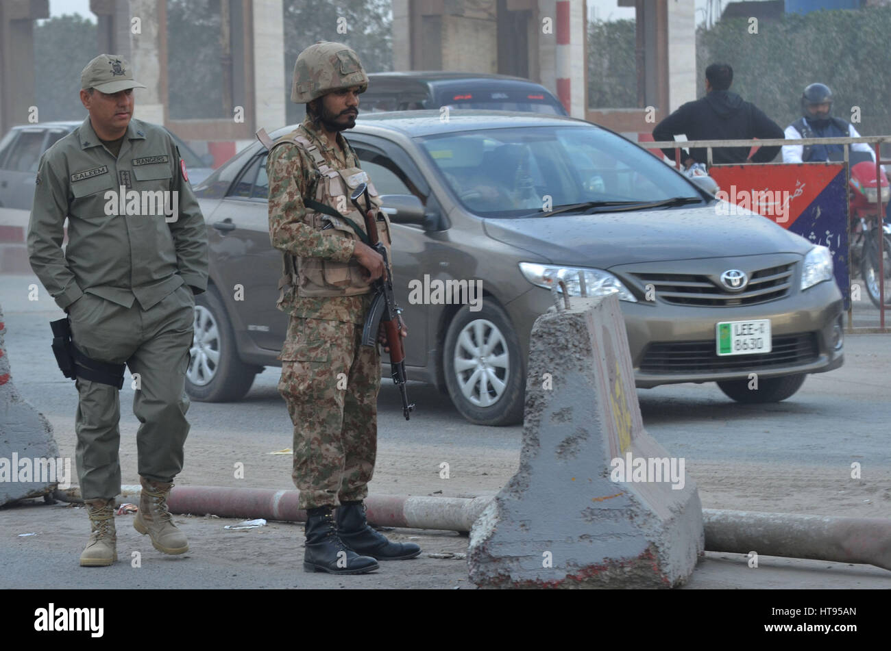 Lahore, Pakistan. 08th Mar, 2017. Pakistani Army, ranger and police ...
