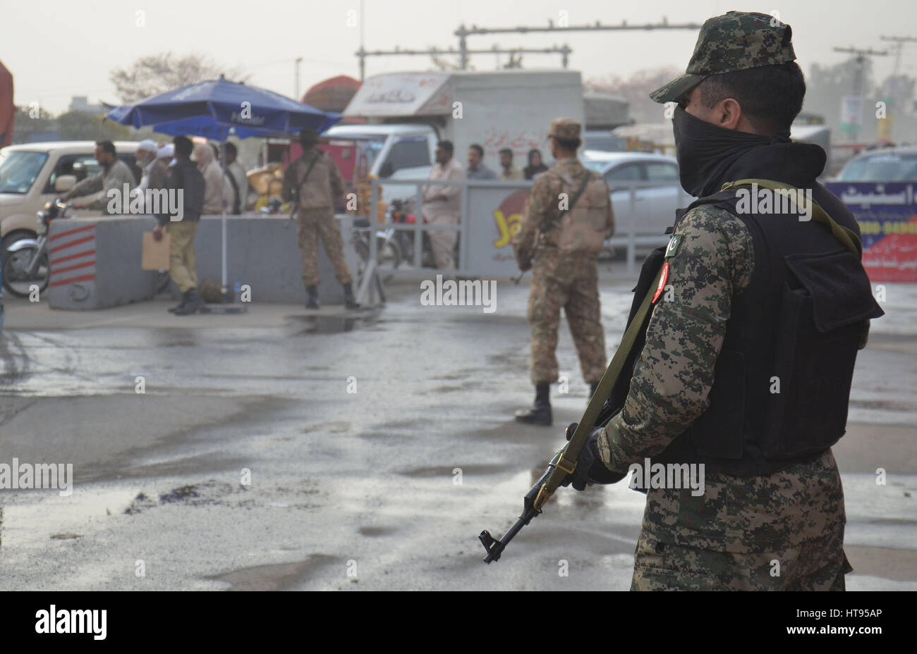 Lahore, Pakistan. 08th Mar, 2017. Pakistani Army, ranger and police ...