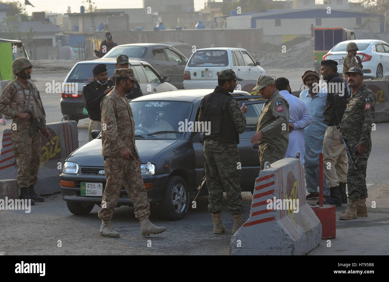 Lahore, Pakistan. 08th Mar, 2017. Pakistani Army, ranger and police ...