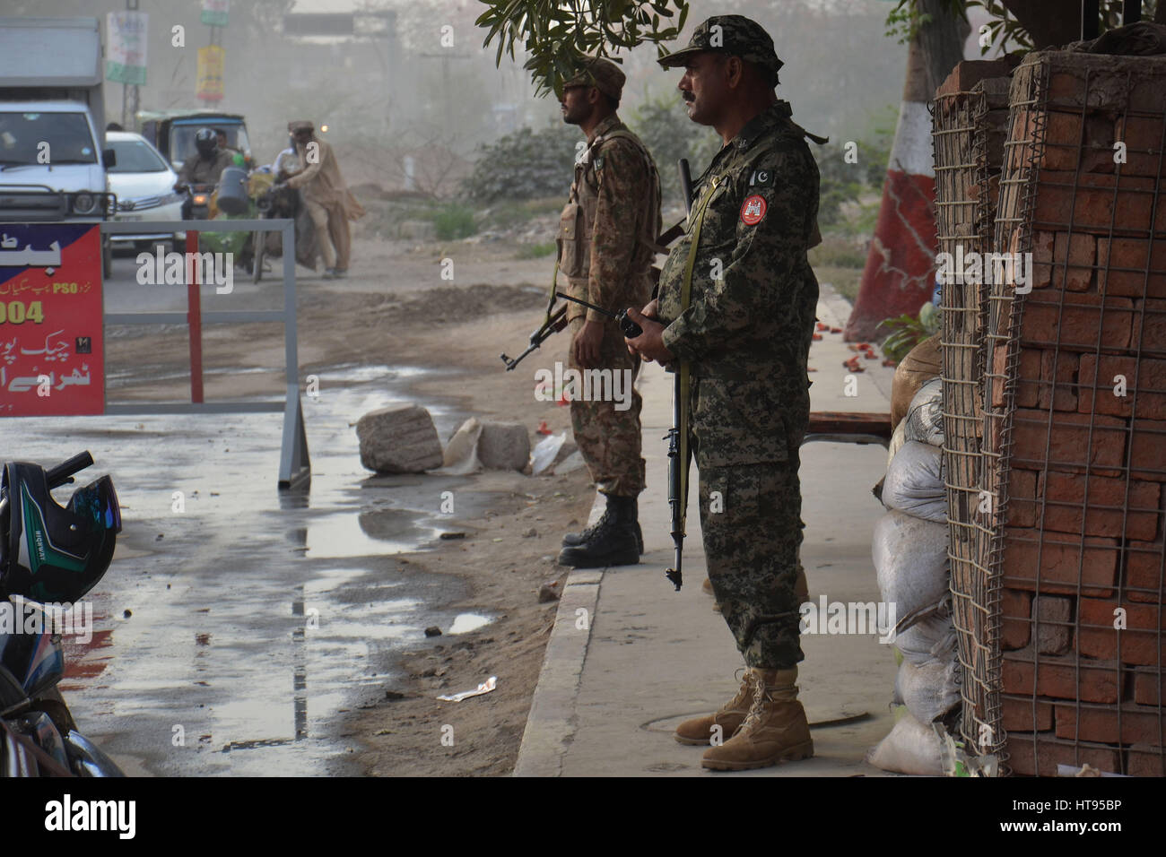 Lahore, Pakistan. 08th Mar, 2017. Pakistani Army, ranger and police ...