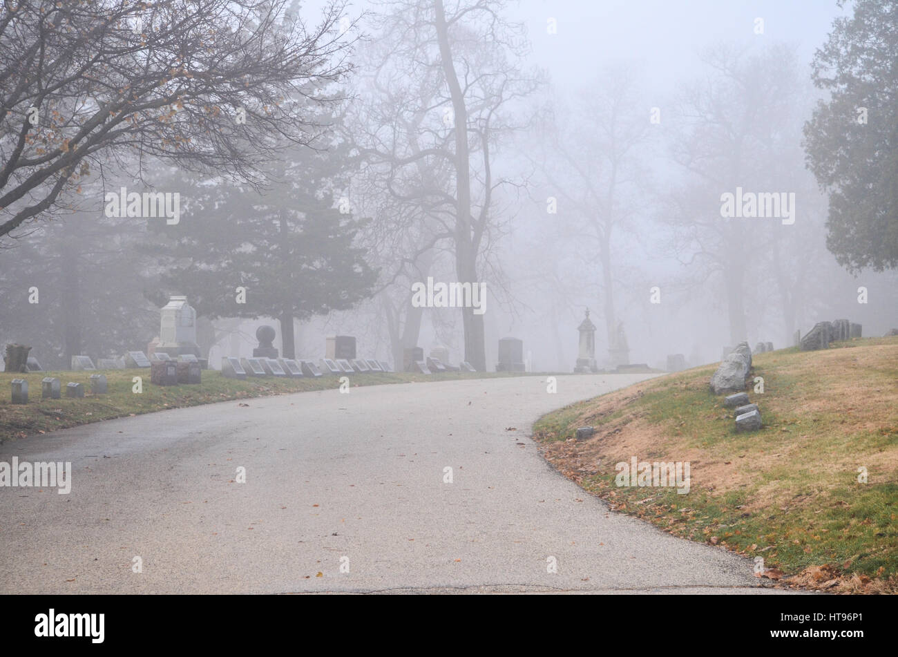Mist cemetery hi-res stock photography and images - Alamy