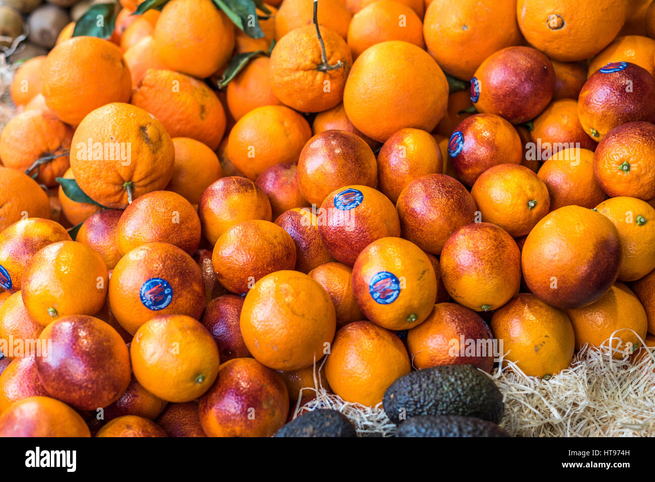 A pile of oranges at a fruit stand Stock Photo - Alamy