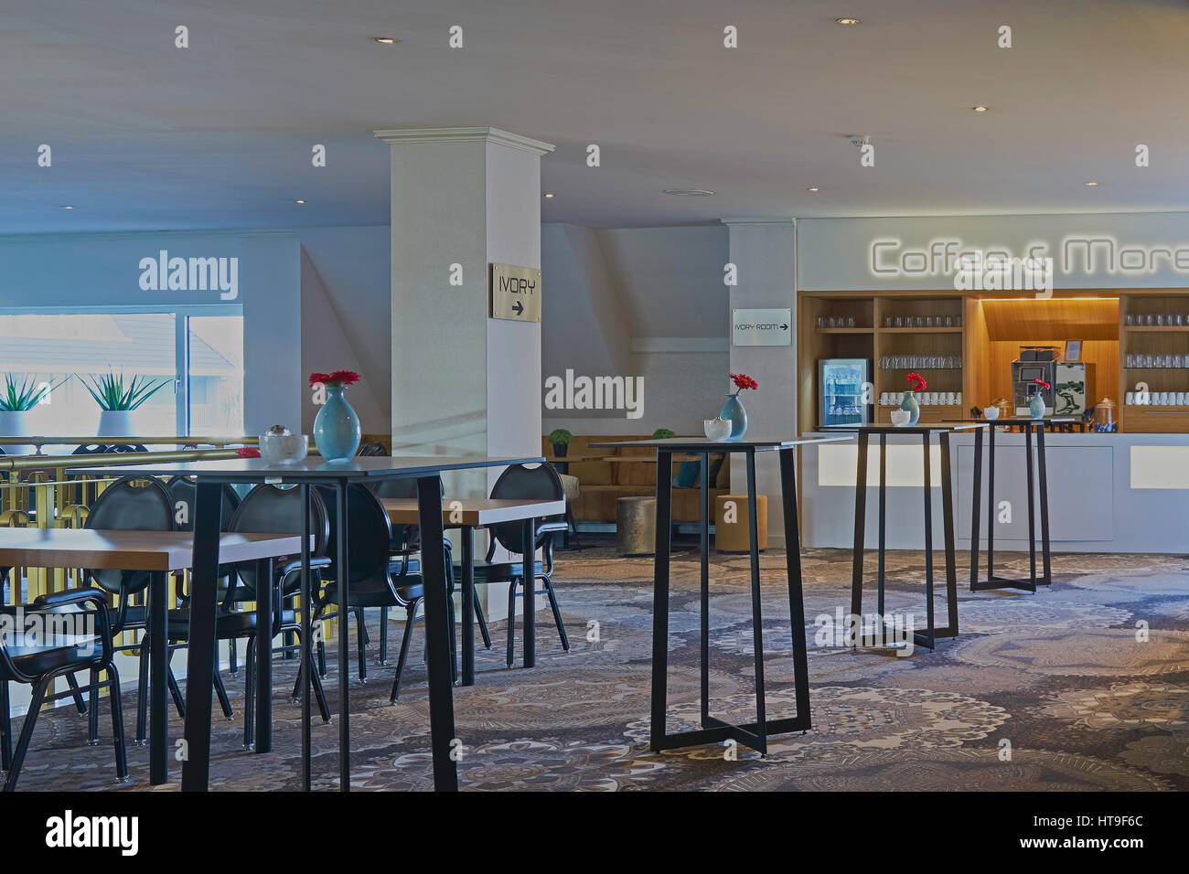 Restaurant with a glass ceiling hi-res stock photography and images - Alamy