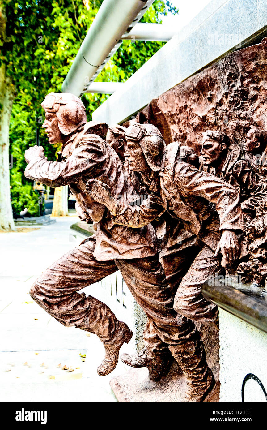 Raf denkmal victoria embankment hi-res stock photography and images - Alamy