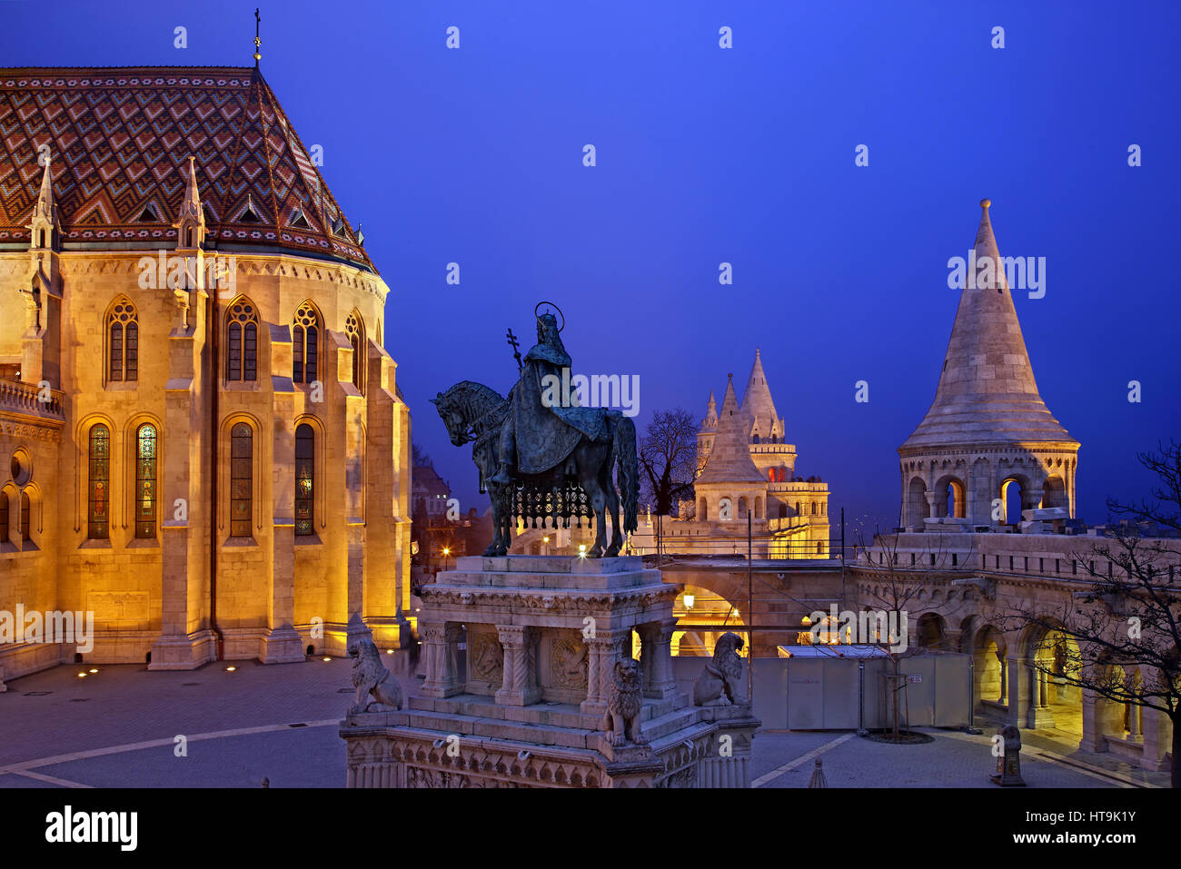 Matthias church (Matyas templom) and the "Fisherman's Bastion", Castle ...