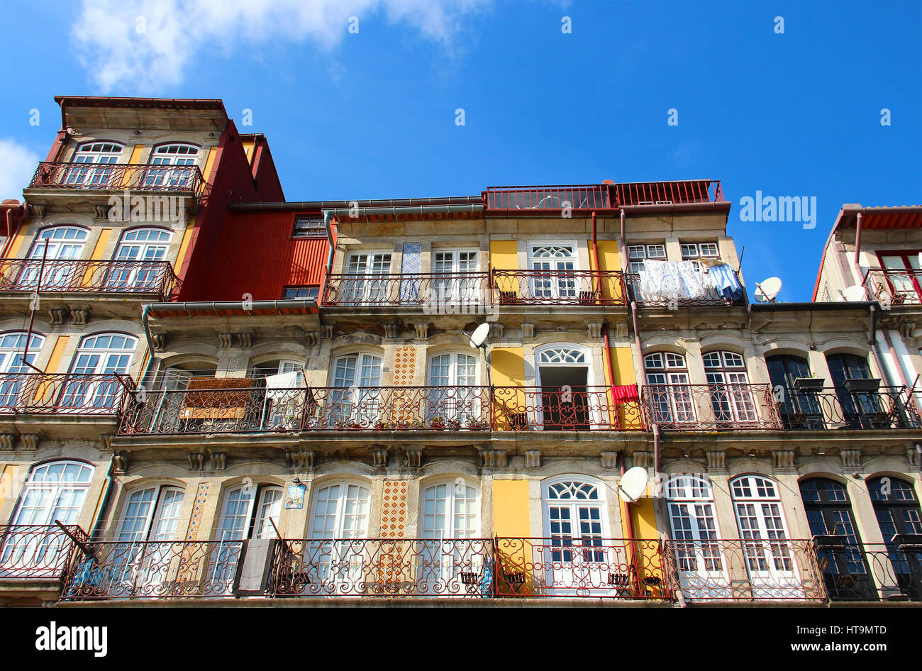 Buildings in porto hi-res stock photography and images - Alamy