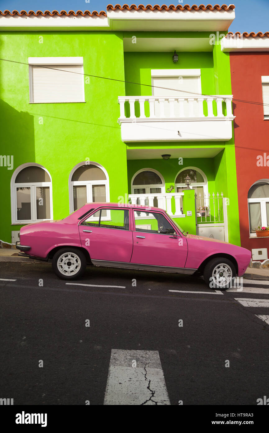 Bright pink car hi-res stock photography and images - Alamy