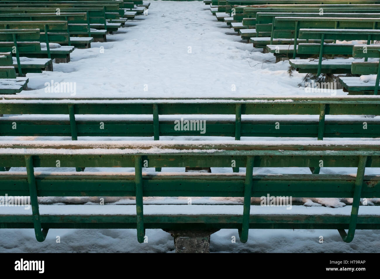 Empty park benches in cold weather hi-res stock photography and images ...