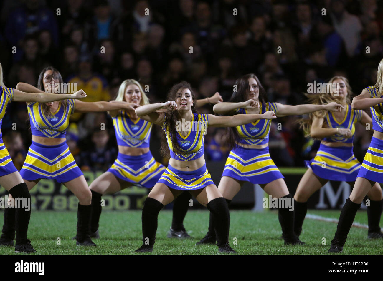 Leeds rhino cheerleaders hi-res stock photography and images - Alamy