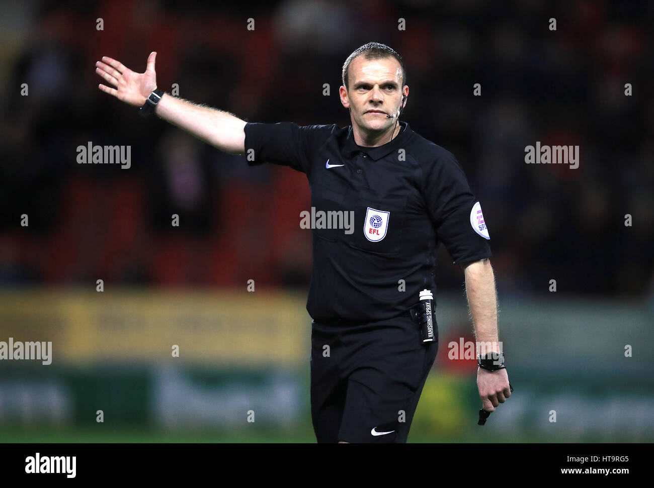 Geoff Eltringham, Match referee Stock Photo - Alamy