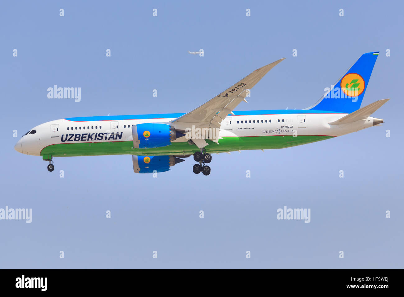 Boeing 787 window hi-res stock photography and images - Alamy