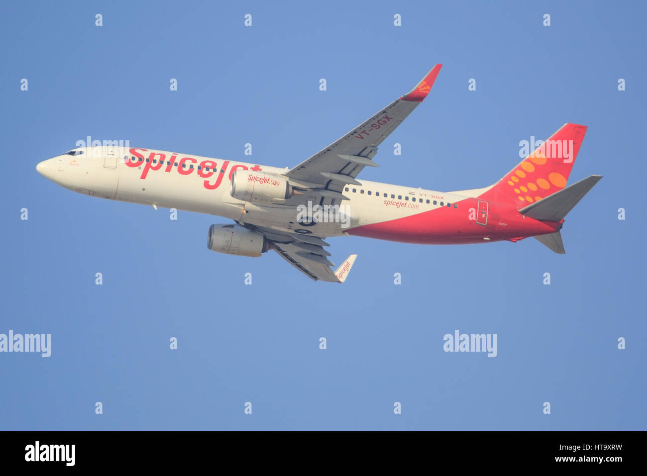 An spicejet aircraft hi-res stock photography and images - Alamy