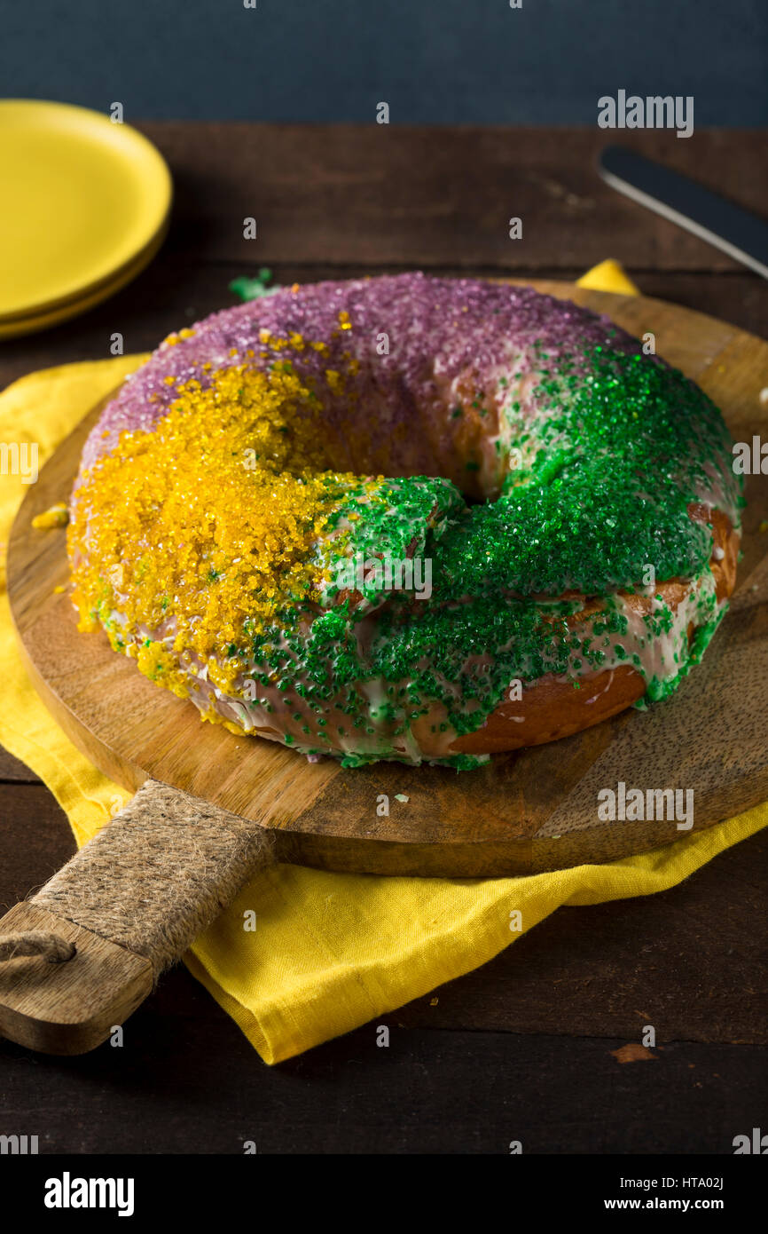 King cake hi-res stock photography and images - Alamy