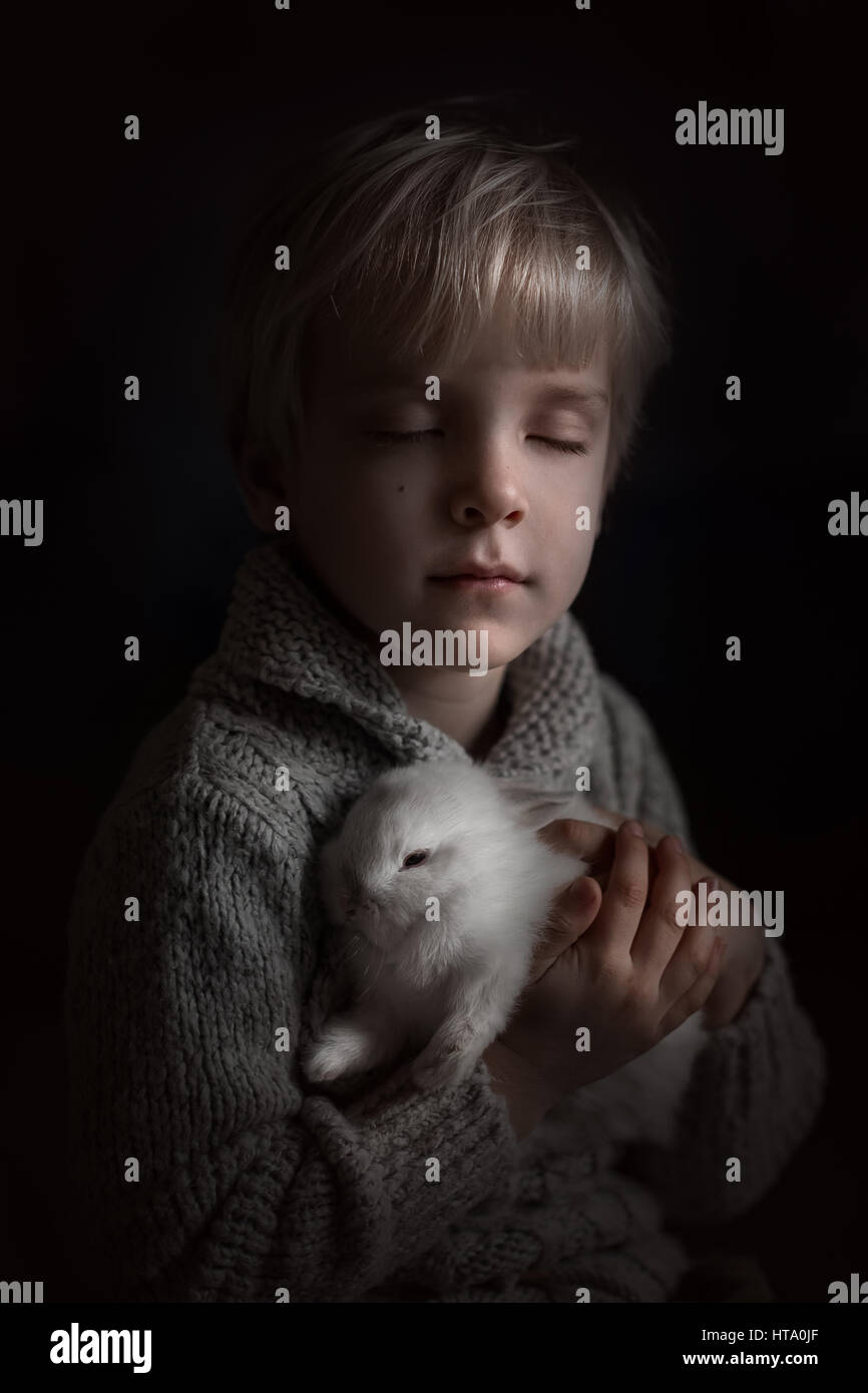 Hands holding rabbit hi-res stock photography and images - Alamy
