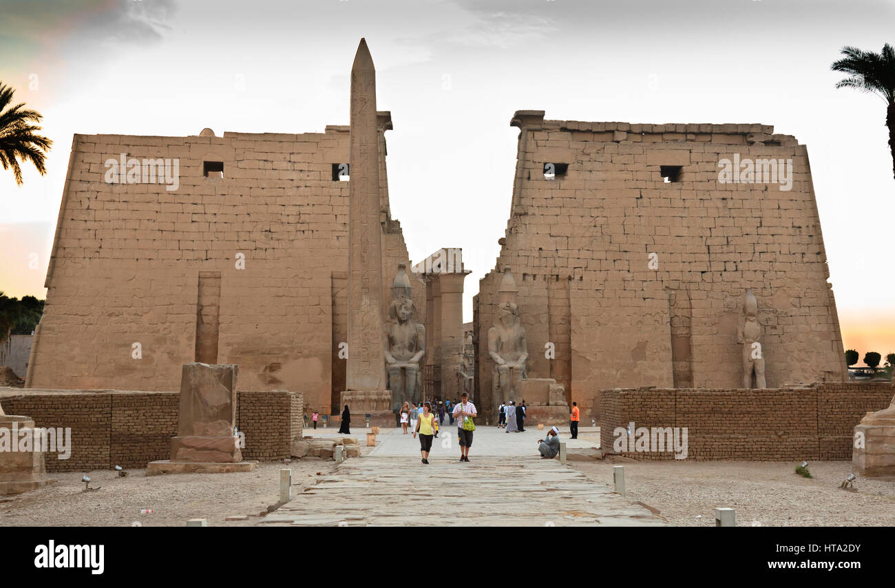 Ancient egyptian architecture hi-res stock photography and images - Alamy