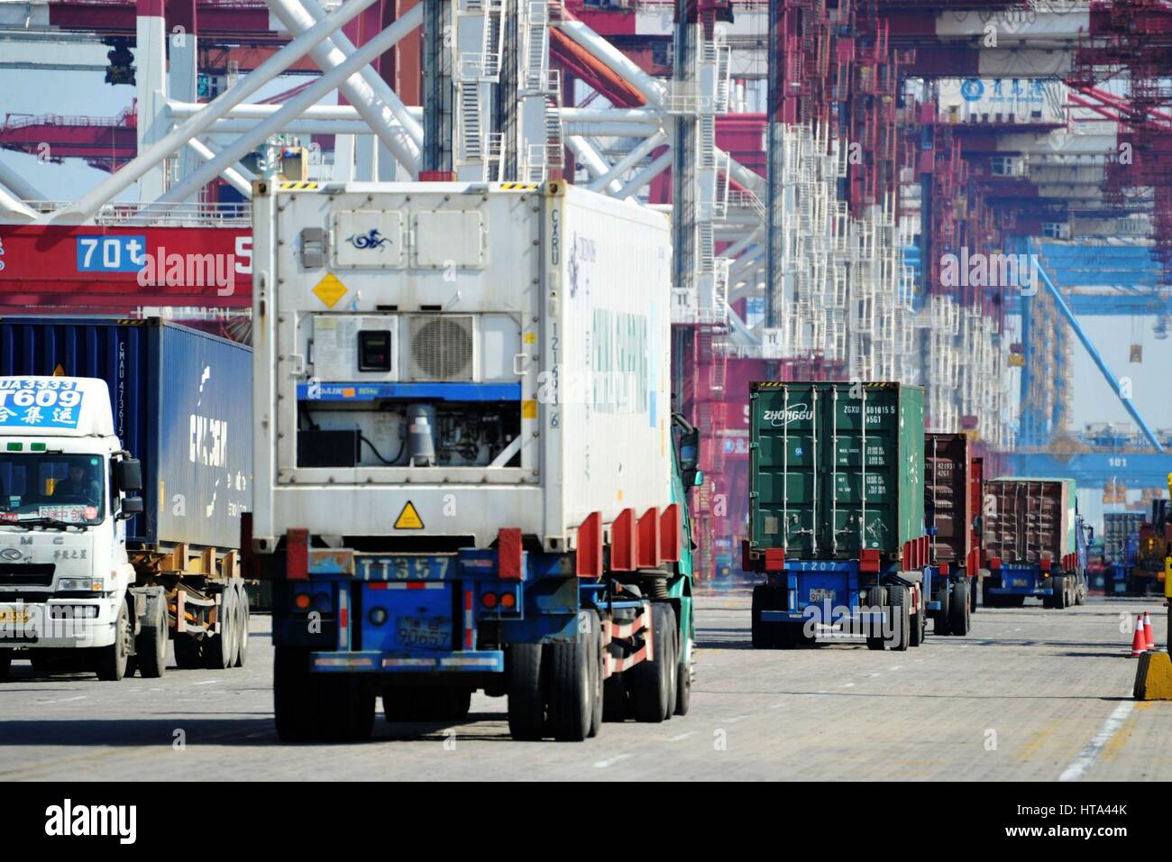 Chinas imports and exports hi-res stock photography and images - Alamy