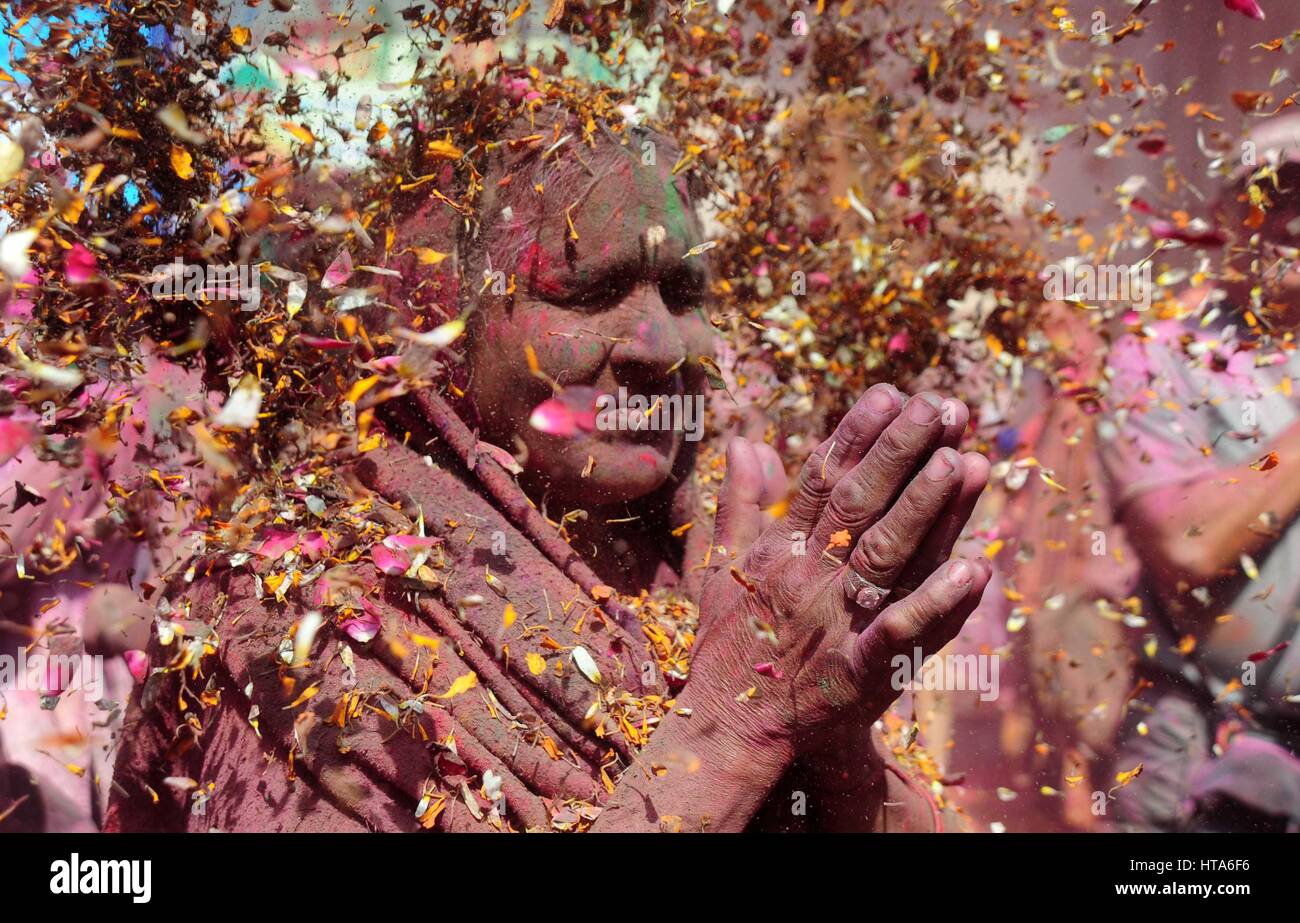 Mathura, Uttar Pradesh, India. 9th Mar, 2017. Mathura: An Indian widow ...