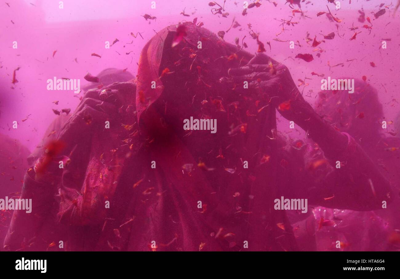 Mathura, Uttar Pradesh, India. 9th Mar, 2017. Mathura: An Indian widow ...