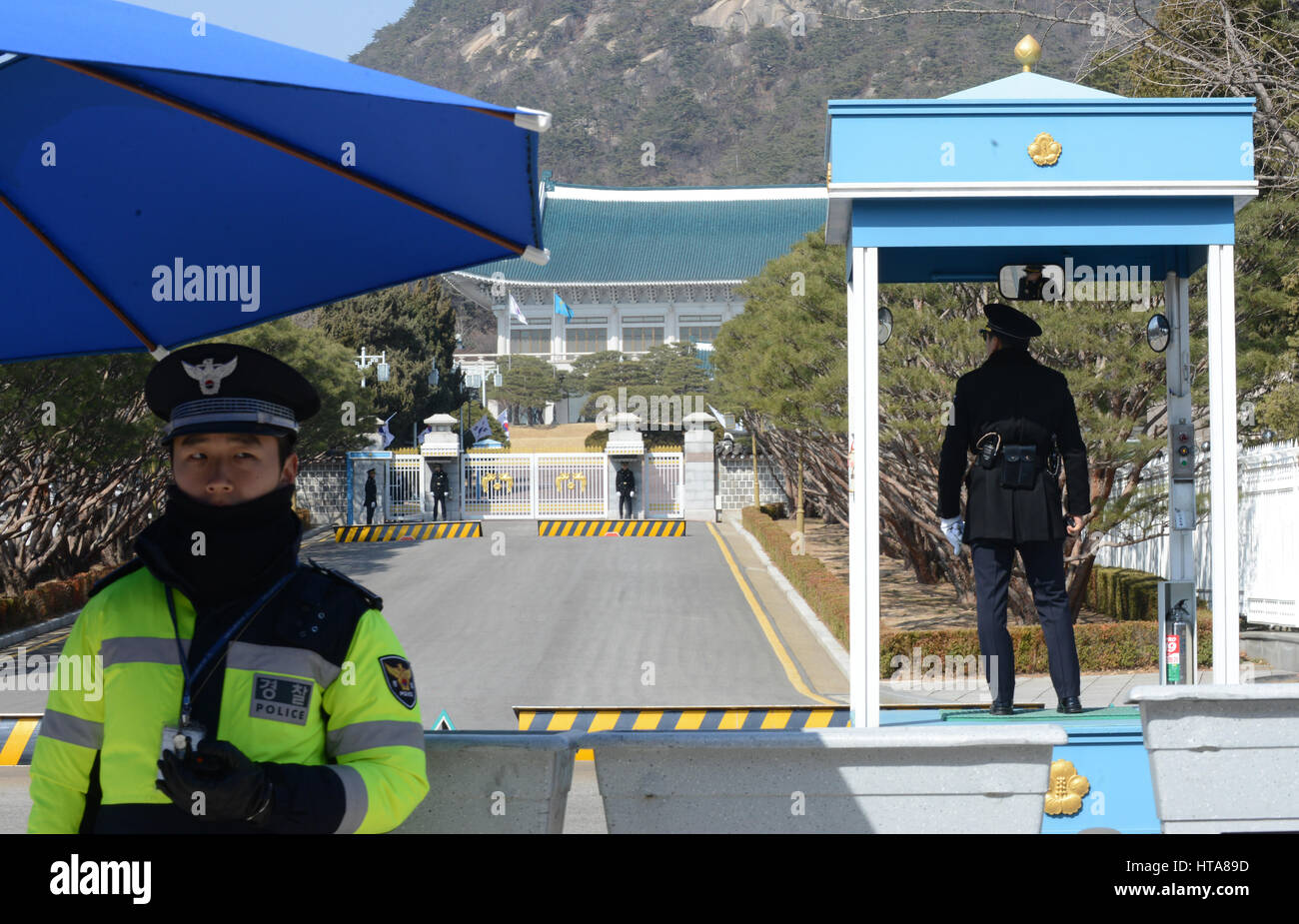Seoul, South Korea. 9th Mar, 2017. Police officers stand guard in front ...