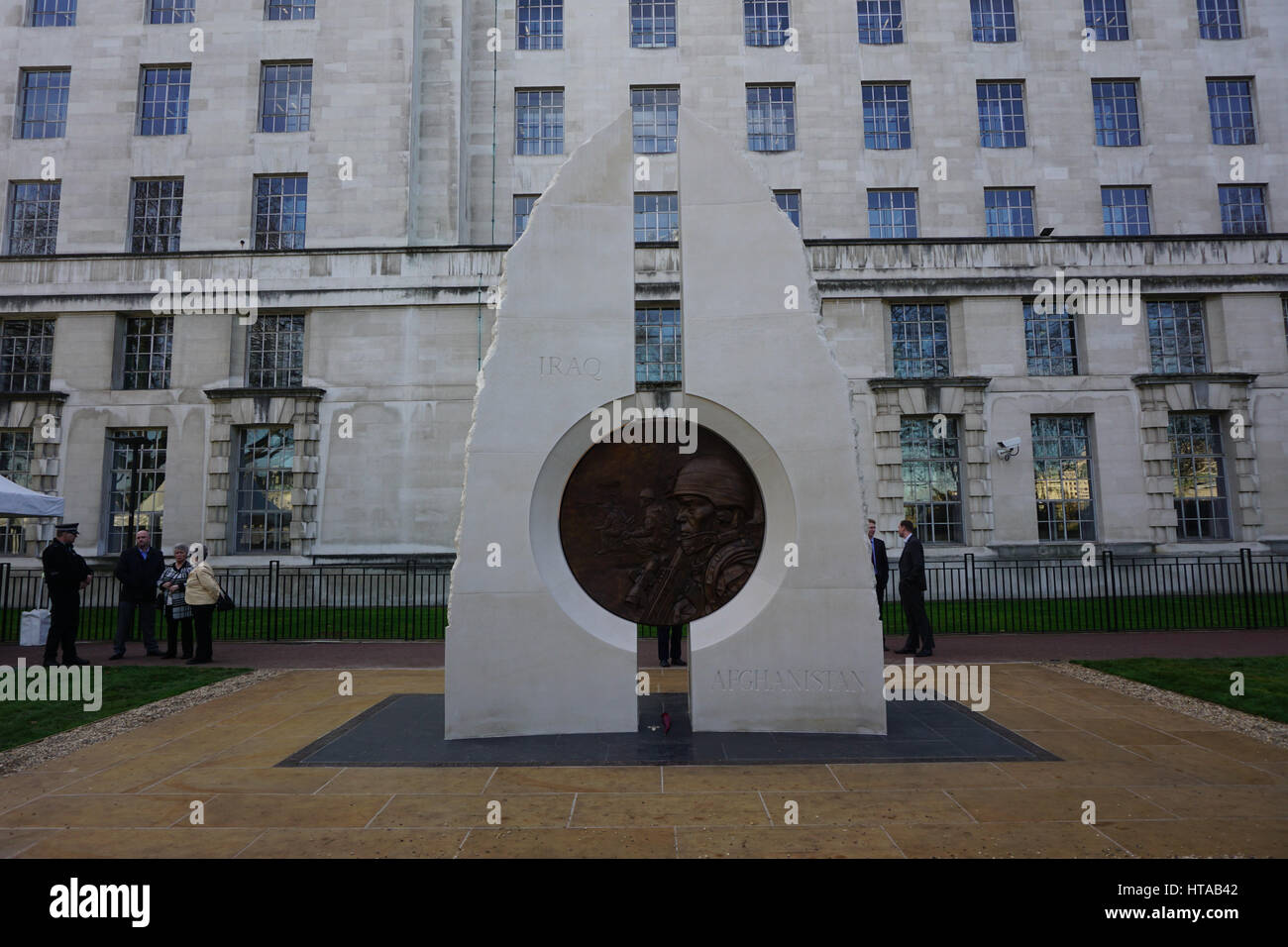 London, England, UK. 9th Mar, 2017. Queen unveils Iraq and Afghanistan ...