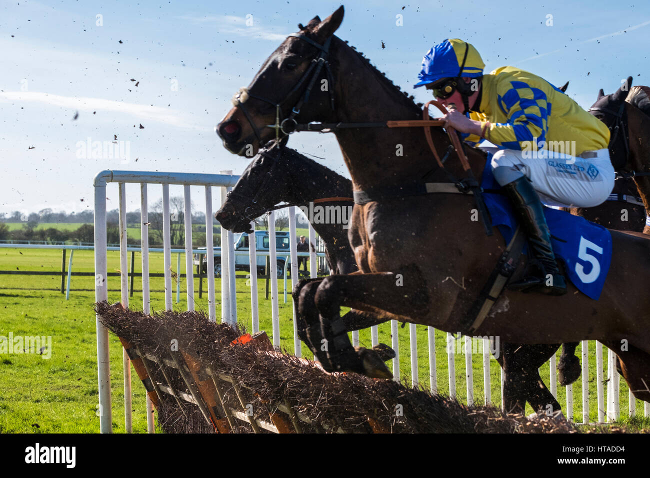 Wincanton races hi-res stock photography and images - Alamy