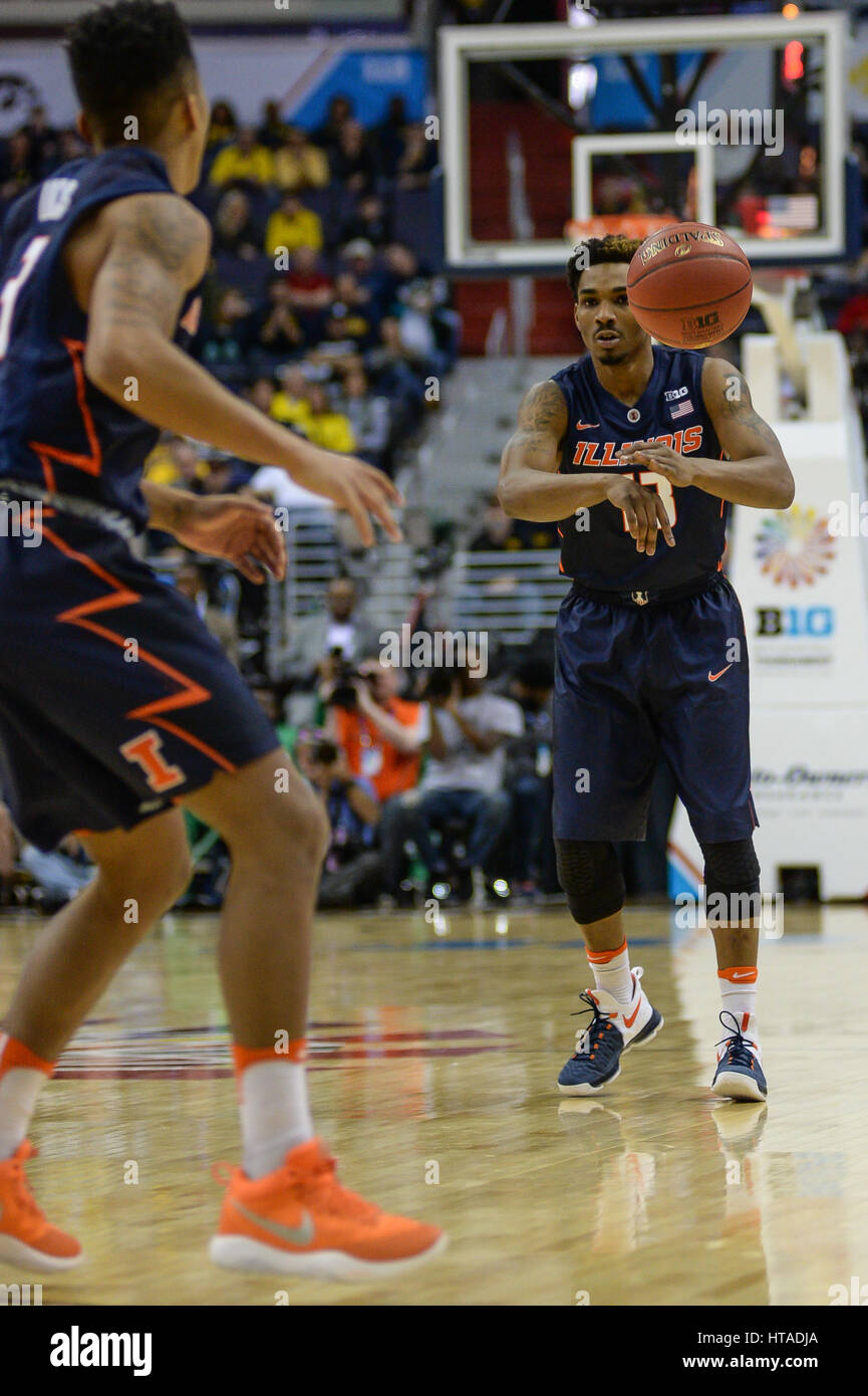 Washington, DC, USA. 9th Mar, 2017. TRACY ABRAMS (13) passes to a ...