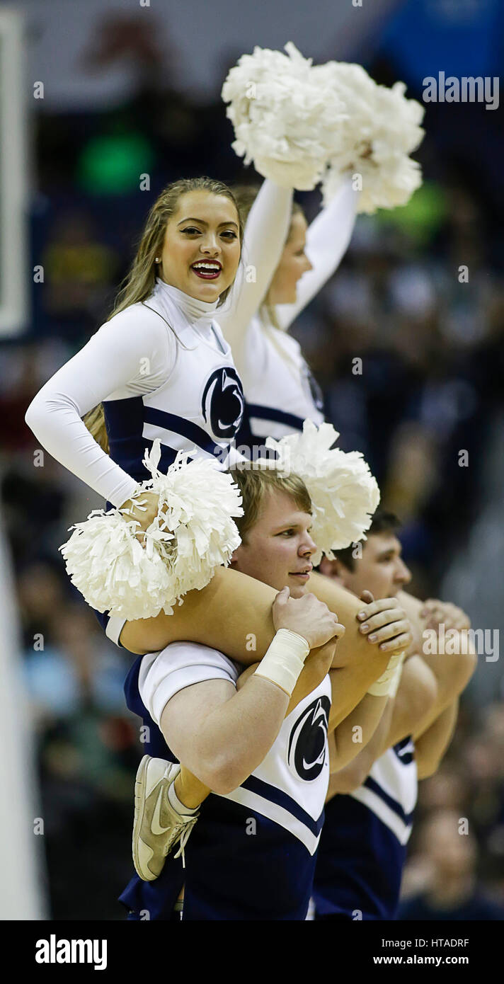 Penn state cheerleaders hi-res stock photography and images - Alamy