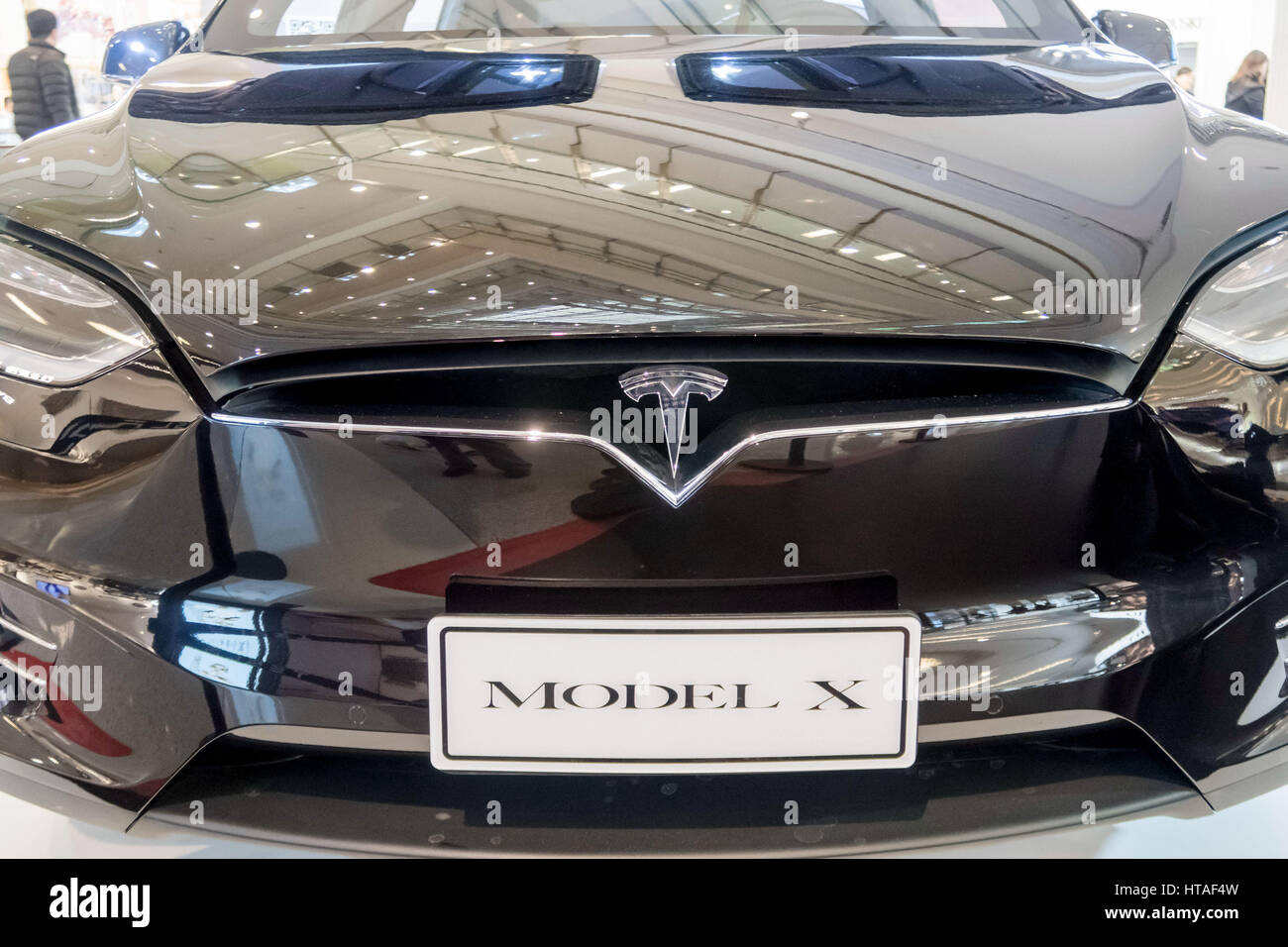 Tesla model x falcon wing doors hi-res stock photography and images - Alamy