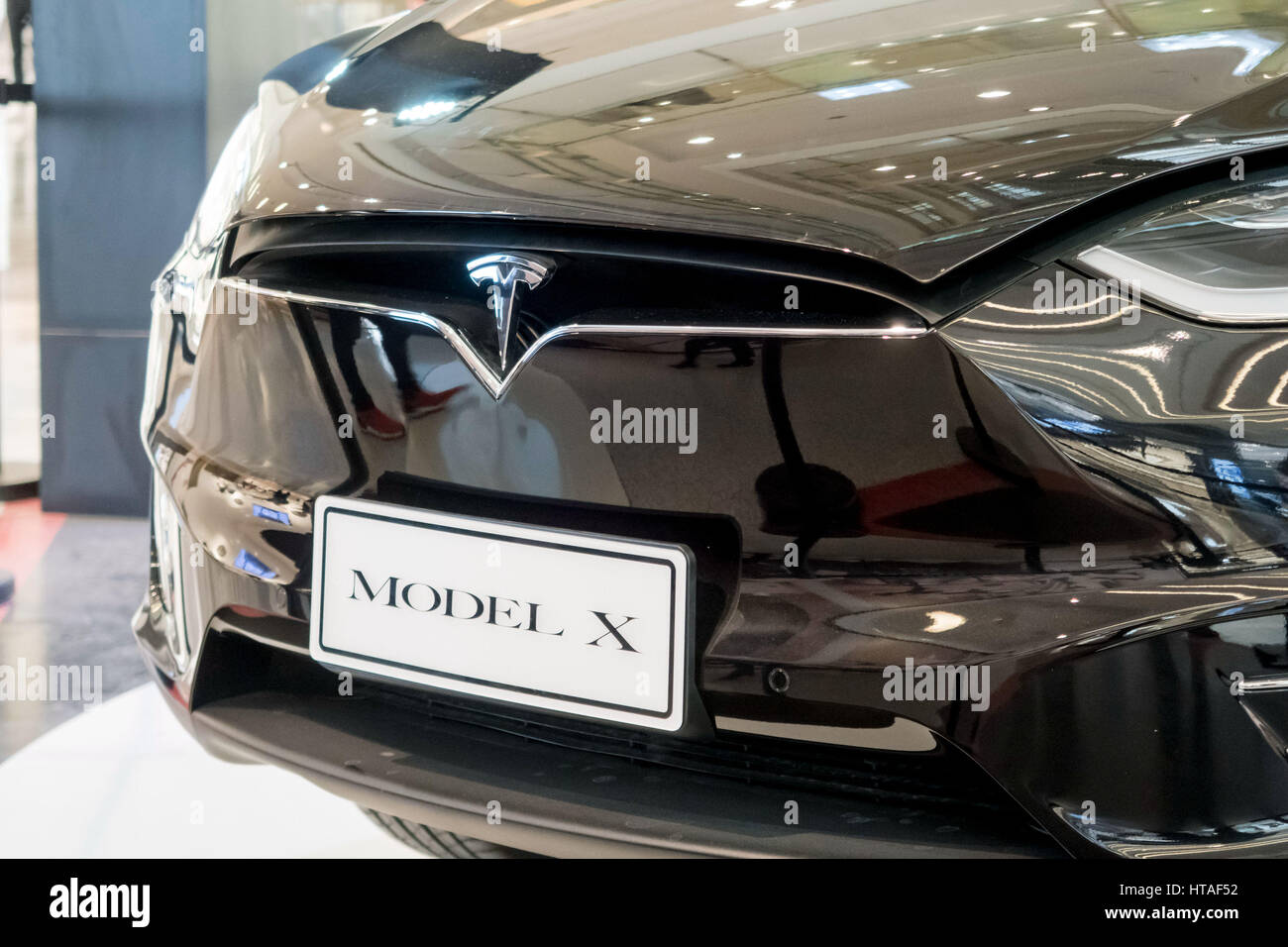 Tesla model x falcon wing doors hi-res stock photography and images - Alamy