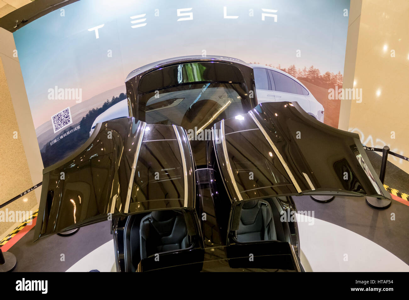 Tesla model x falcon wing doors hi-res stock photography and images - Alamy