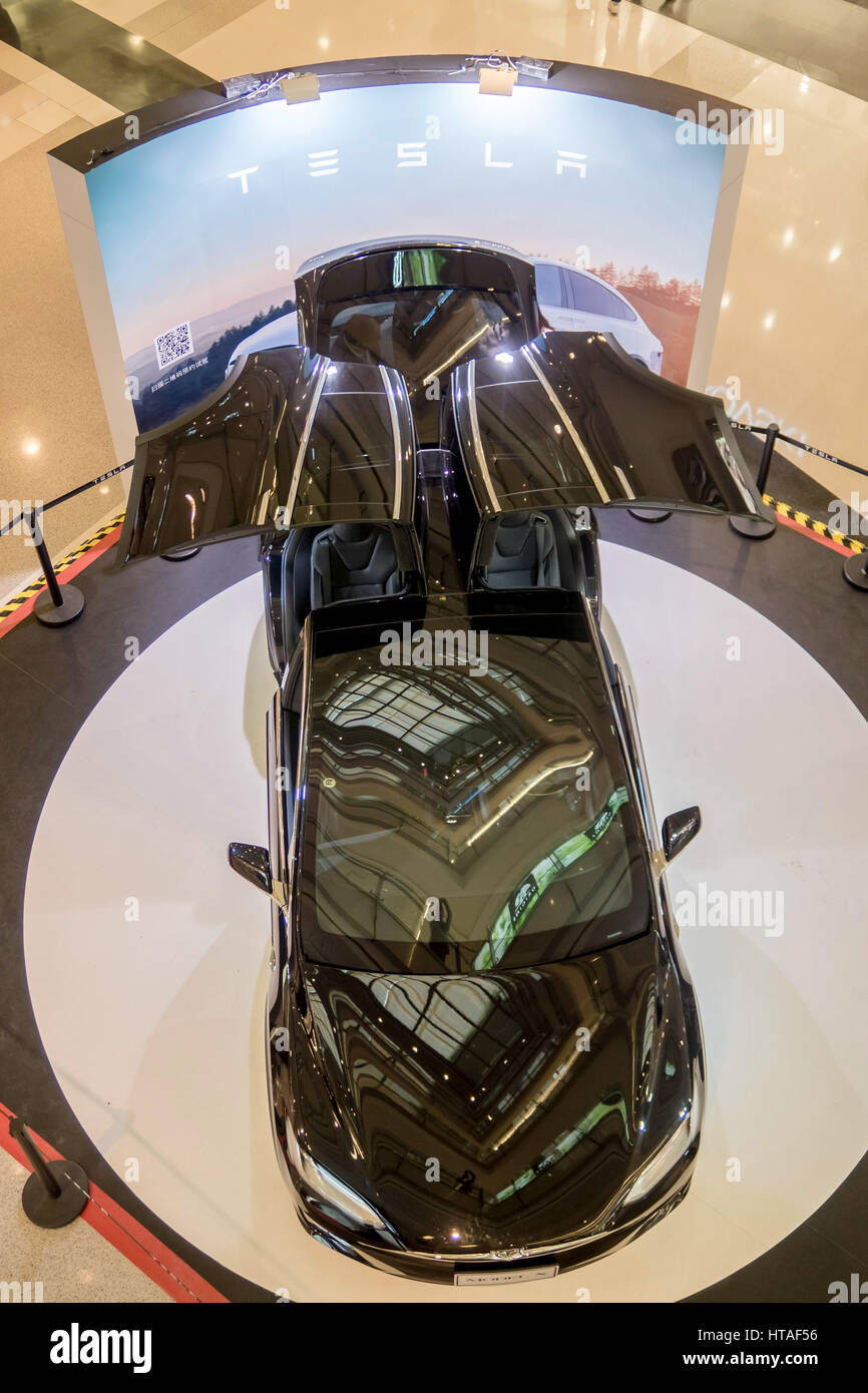 Tesla model x falcon wing doors hi-res stock photography and images - Alamy