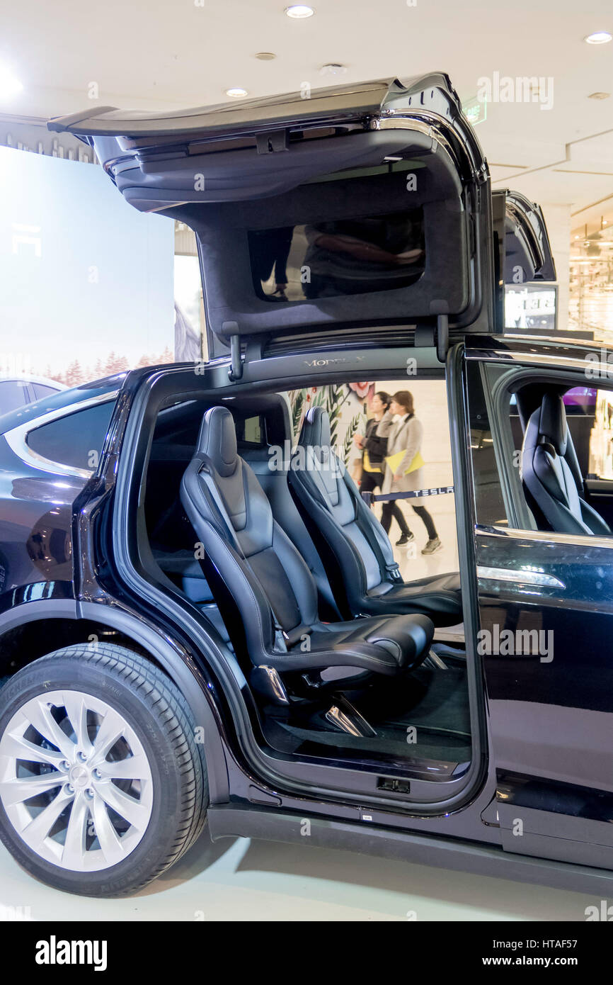 Tesla model x falcon wing doors hi-res stock photography and images - Alamy