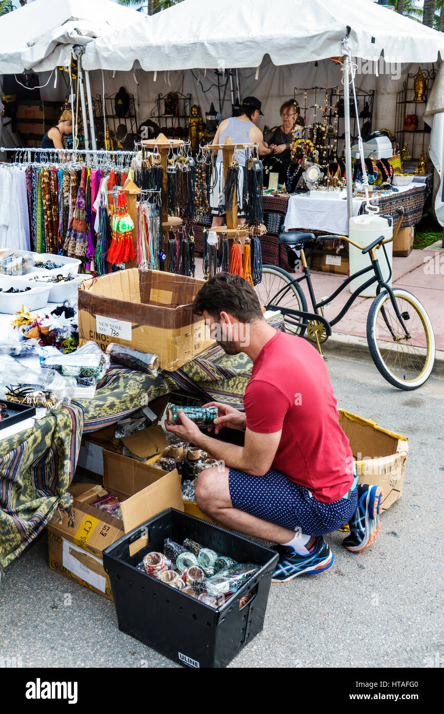 Setting up an art fair hi-res stock photography and images - Alamy