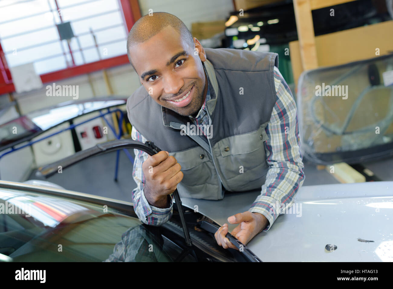Windshield installation hi-res stock photography and images - Alamy