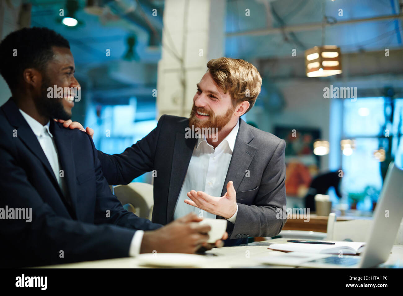 Two workers having conversation hi-res stock photography and images - Alamy