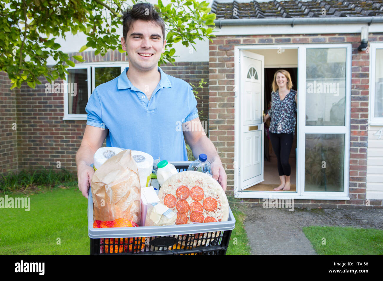 Grocery delivery home hi-res stock photography and images - Alamy