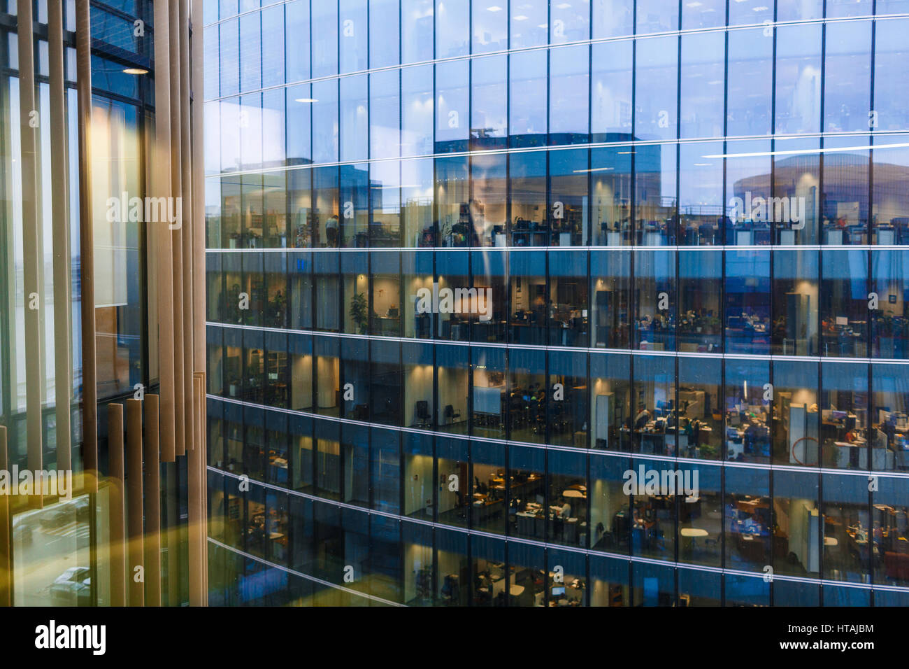 Open space offices hi-res stock photography and images - Alamy