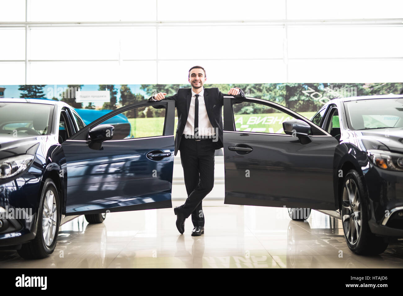 Salesman standing near new hi-res stock photography and images - Alamy