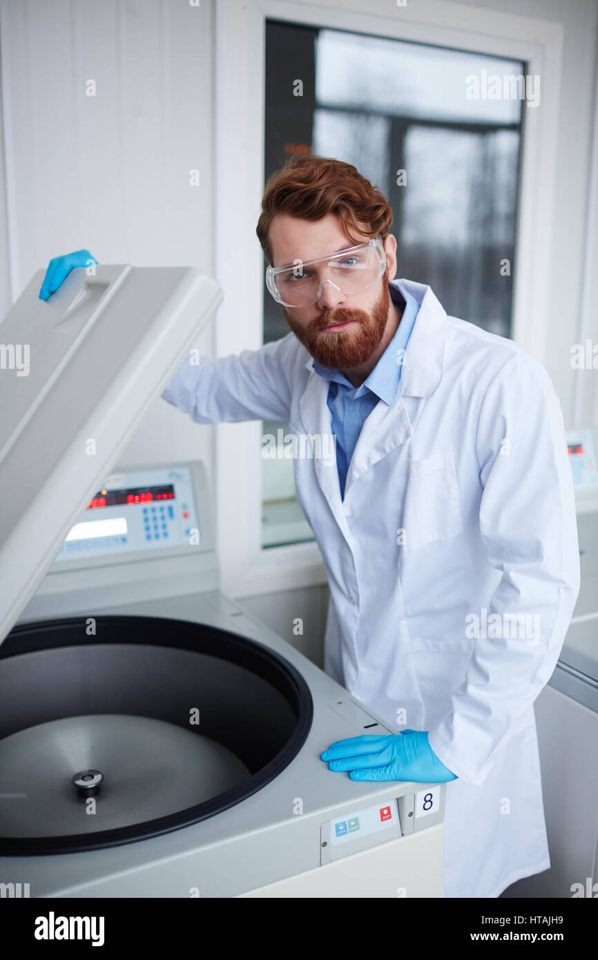 Young lab worker carrying out scientific investigation Stock Photo - Alamy