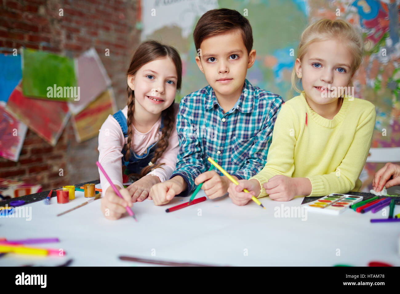 Friendly kids drawing hi-res stock photography and images - Alamy