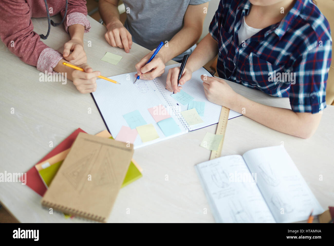 Group students over university hi-res stock photography and images - Alamy