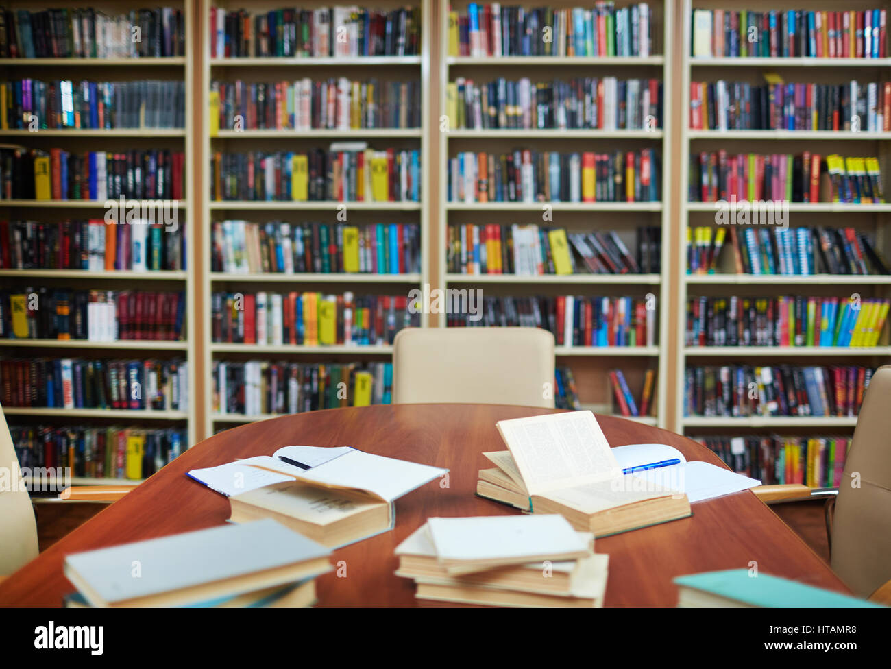 Empty library hi-res stock photography and images - Alamy