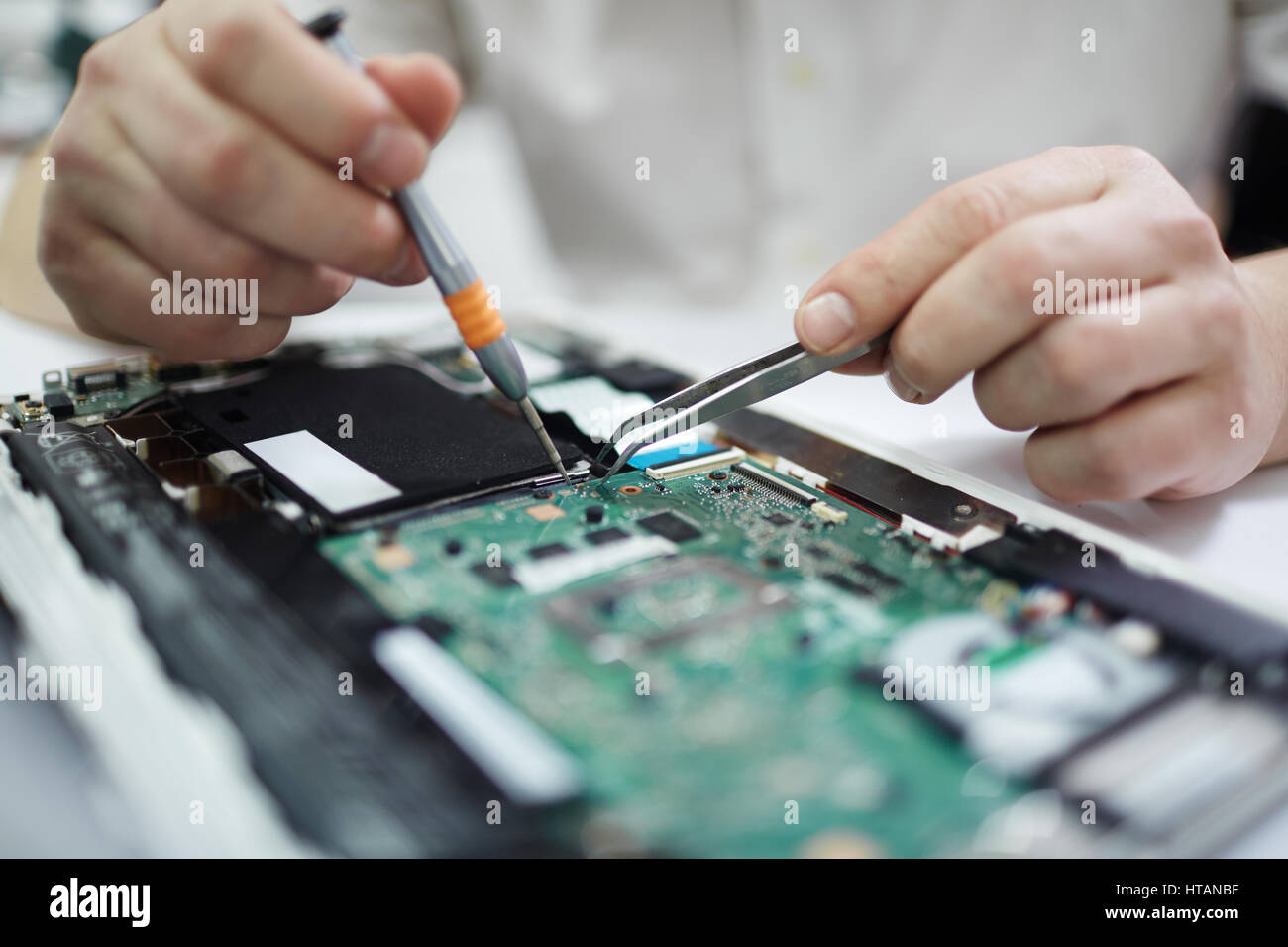 Assembling circuit board hi-res stock photography and images - Alamy