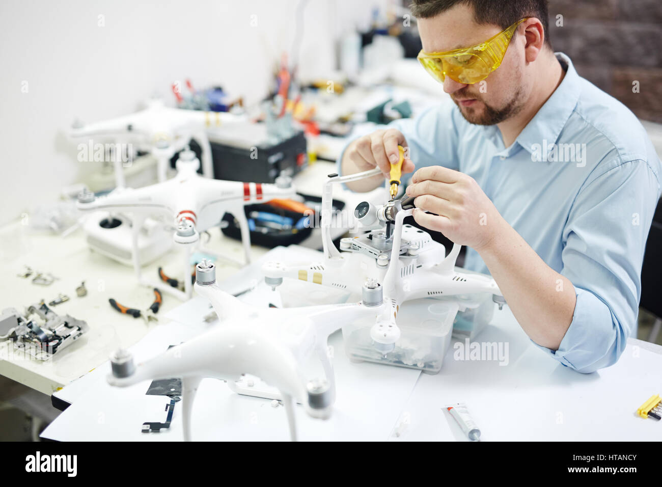 Man setting up drone hi-res stock photography and images - Alamy