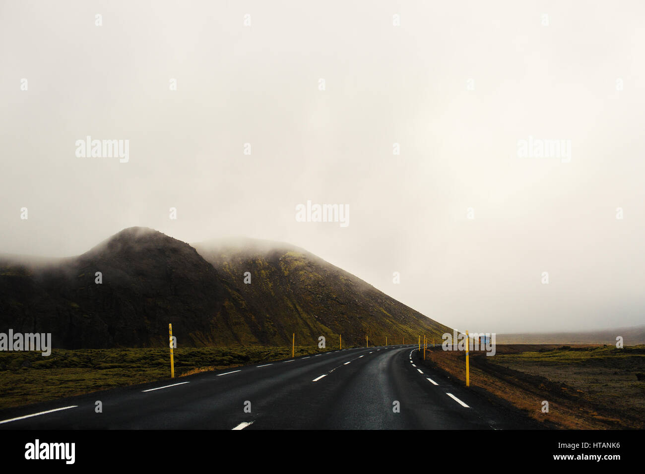 Road dividing hi-res stock photography and images - Alamy