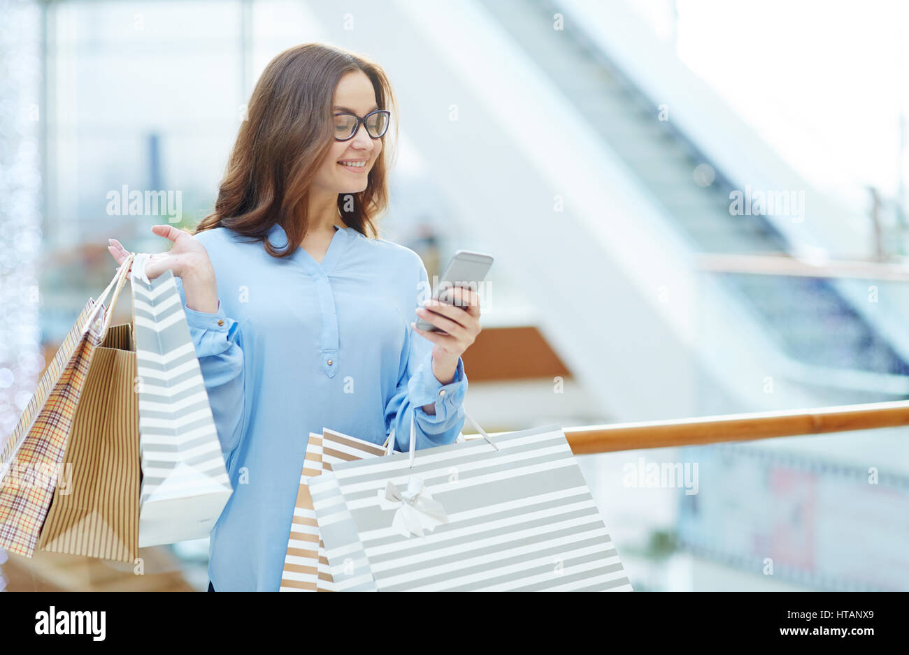 Young shopper messaging in smartphone Stock Photo - Alamy