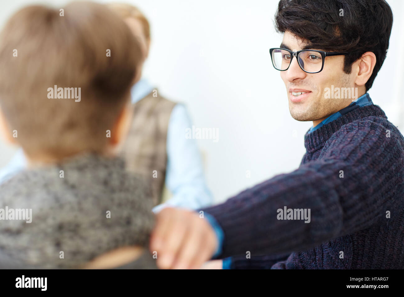 Patting shoulder hi-res stock photography and images - Alamy