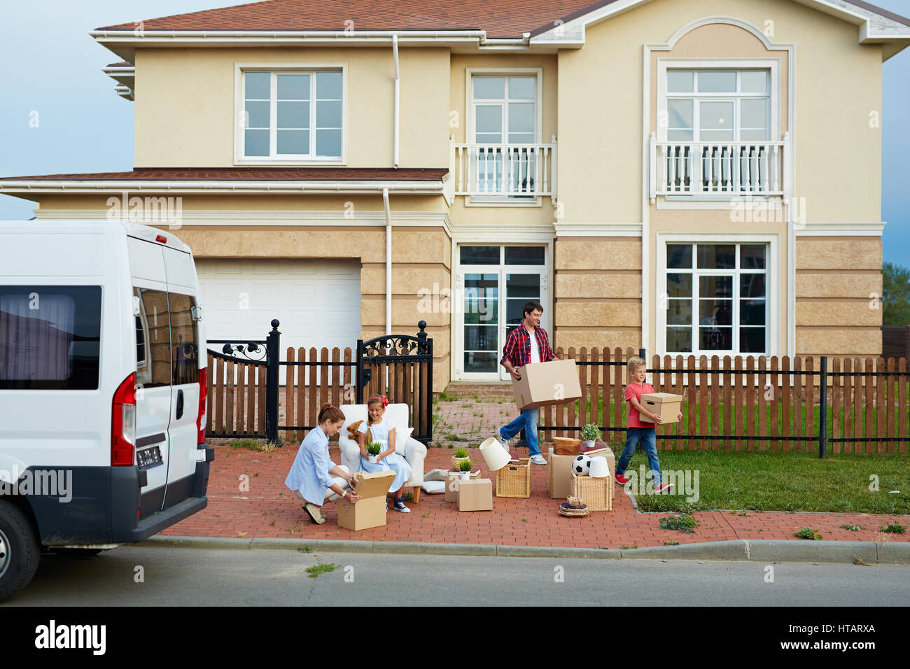 Man with boxes sorting hi-res stock photography and images - Alamy