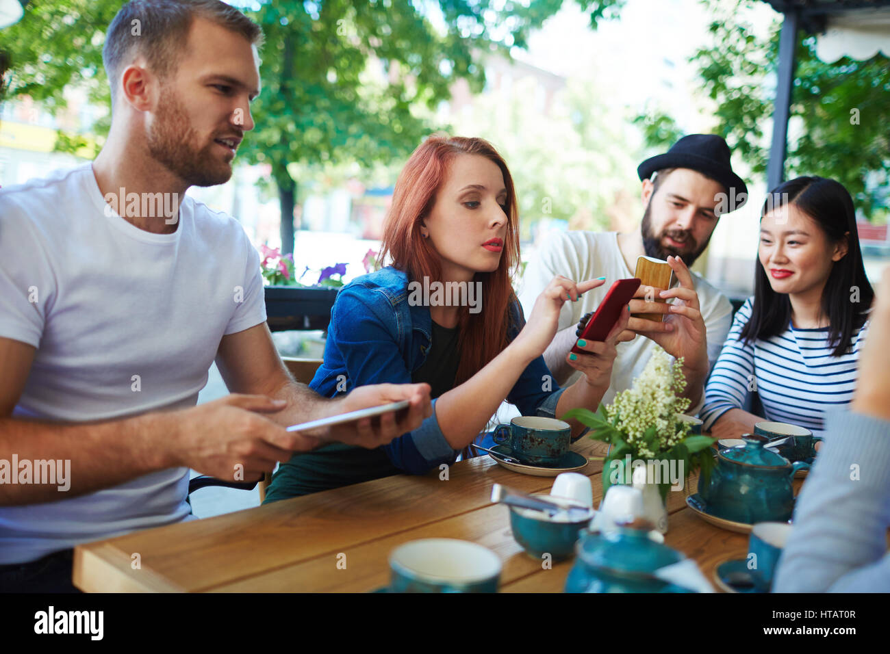 Modern teenagers hi-res stock photography and images - Alamy