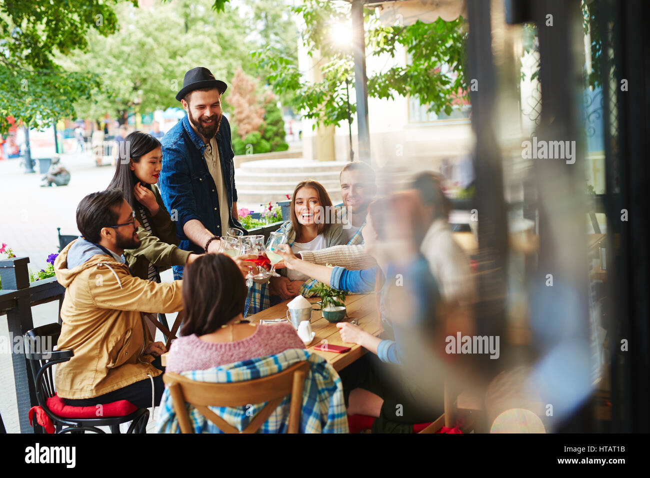 Group of young friends cheering up with drinks Stock Photo - Alamy